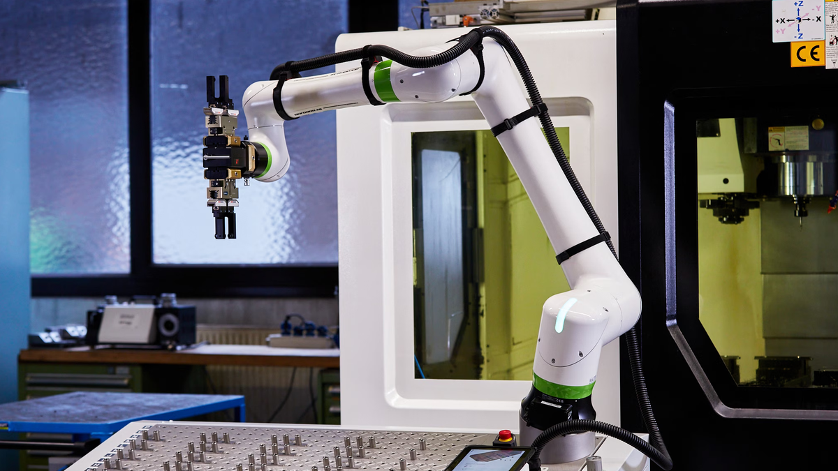 Coby CNC, the collaborative robot from RoboJob USA - Robojob