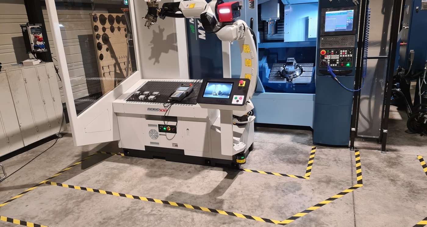 RoboJob provides CNC automation for Matsuura CNC machines - Robojob