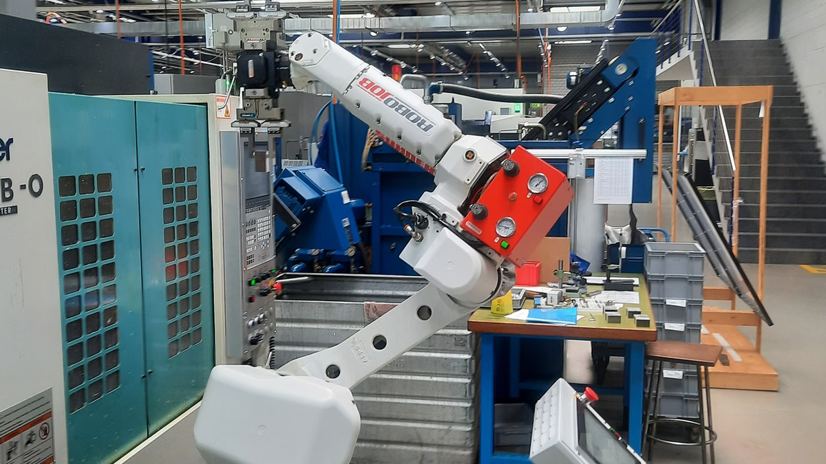 Automate your Brother CNC machine with RoboJob - Robojob