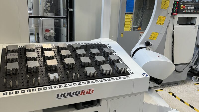 RoboJob has experience in automating CNC machines from XYZ - Robojob