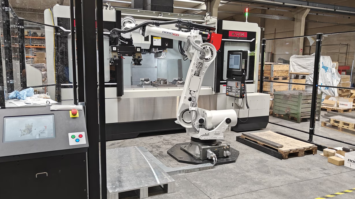 RoboJob has experience in automating CNC machines from Quaser - Robojob